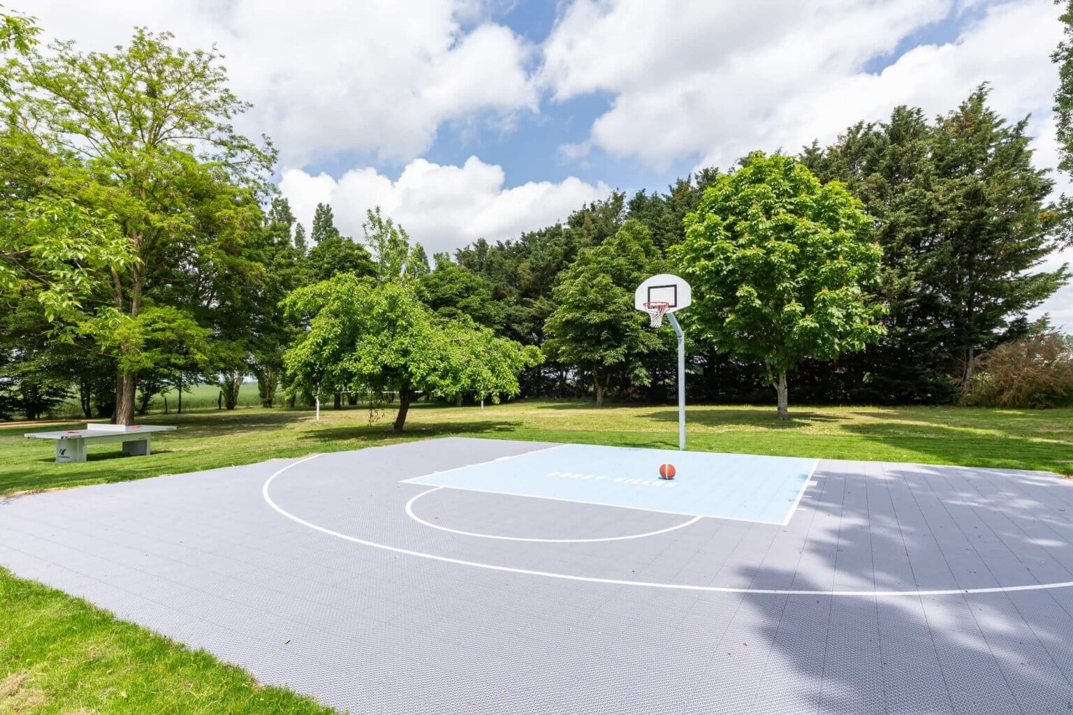 Terrain de basket 3x3 en dalles clipsables pour s'entraîner comme les ...